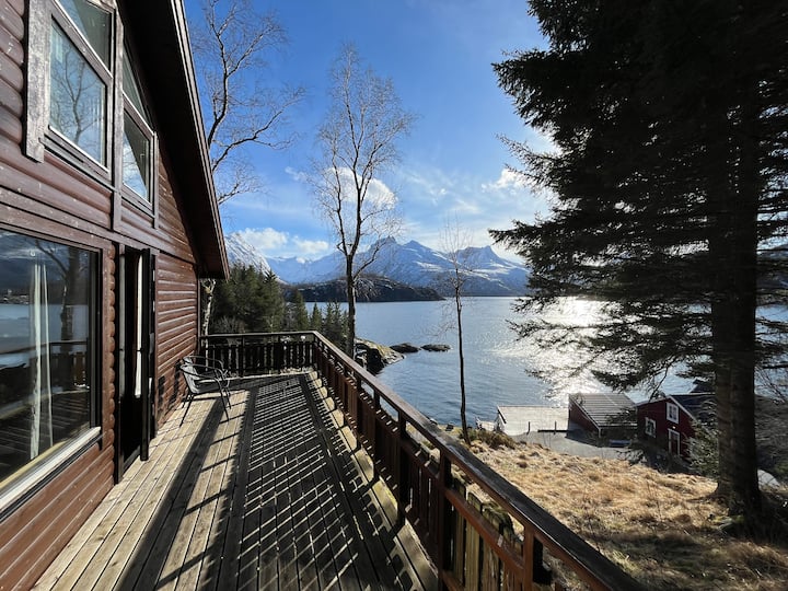 Romslig Hytte Med Fantastisk Utsikt! - Norway