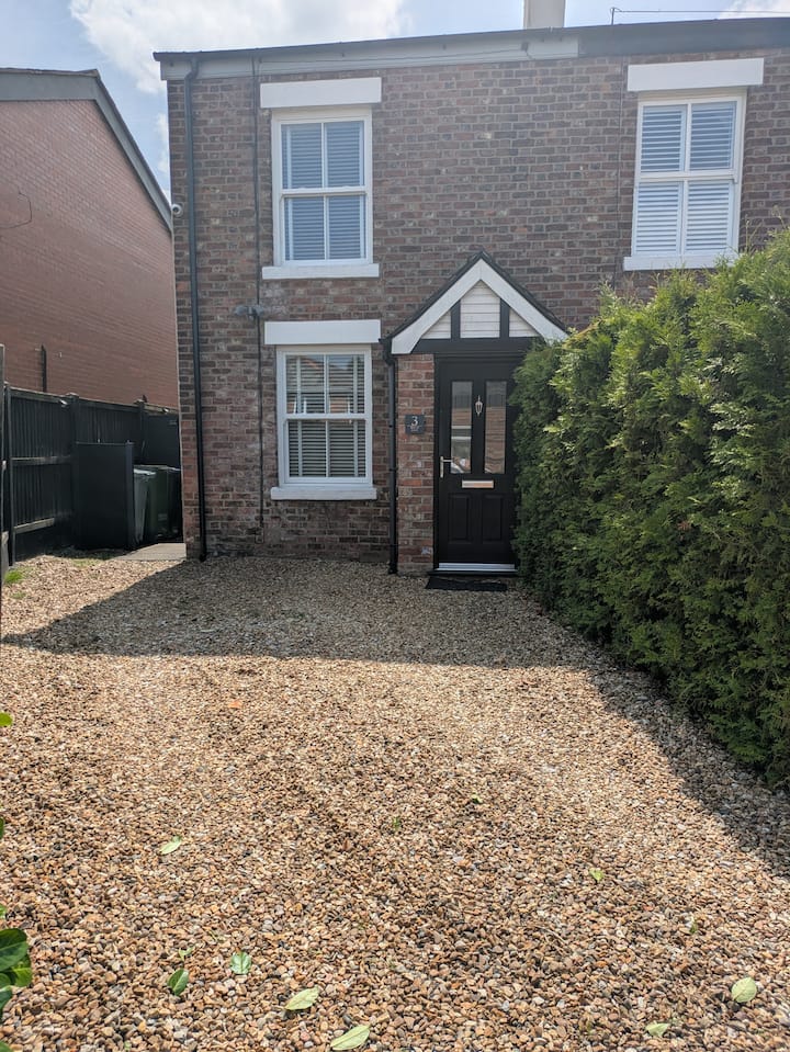 Central Wilmslow, Newly Refurbished 2 Bed, Parking - Aéroport de Manchester (MAN)