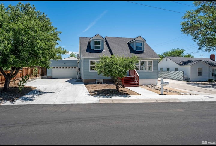 Spacious 6br, 5ba House Near Unr & Downtown Reno - Sparks, NV