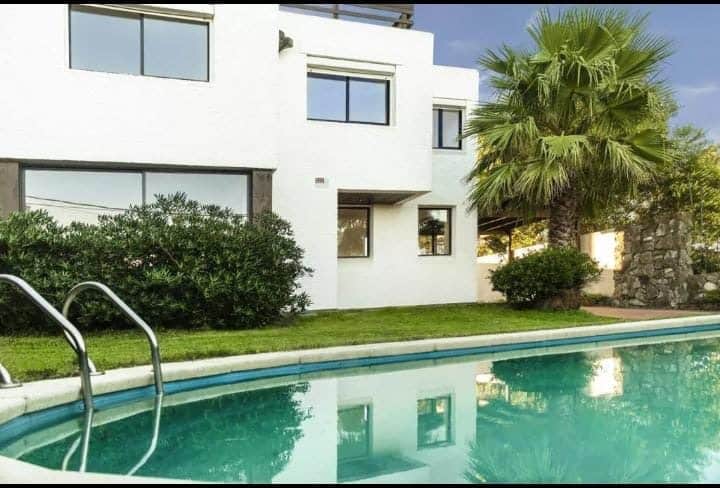 Espectacular Casa En La Mejor Zona, Sobre Playa - Atlántida