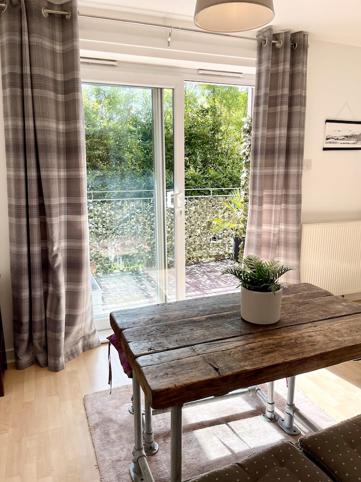 Central Location 2 Bed Apartment - Edinburgh