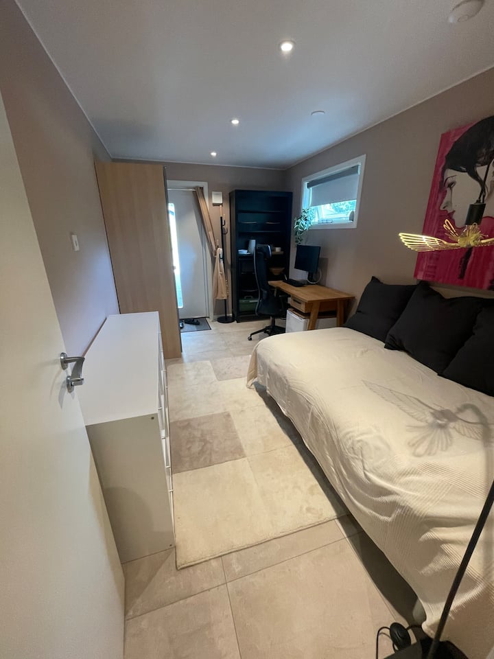 Naturnära Rum Med Egen Ingång & Badrum - Göteborg