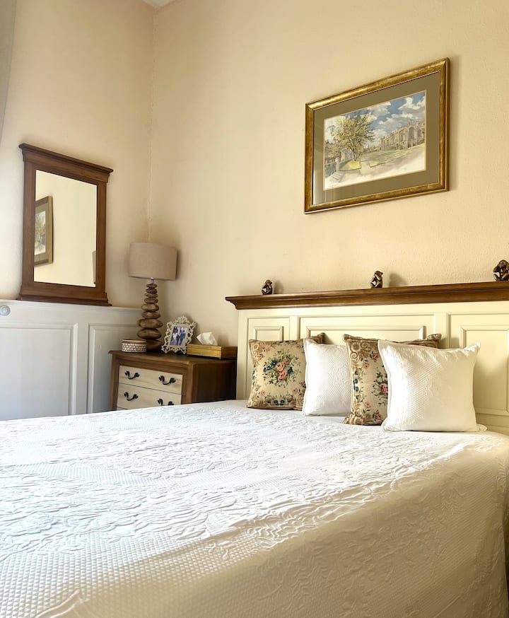 Stamford Home In Heart Of Town - Stamford
