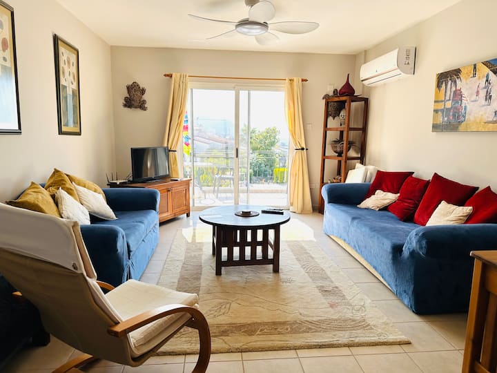 Relaxing Getaway With Scenic Views, Ac & Pool - Zypern