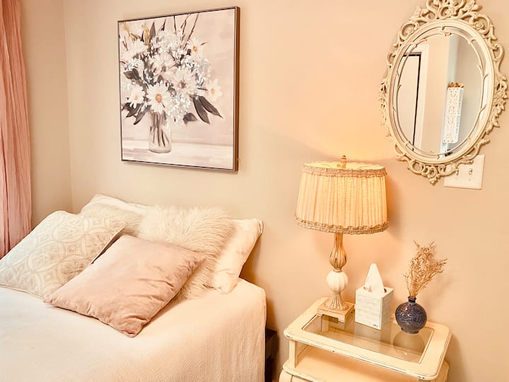 Cozy Boho Feminine Stay - Atlanta, GA