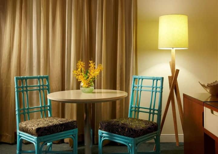 2 Family Rooms | Balcony + Pool + Free Breakfast - Honolulu, HI