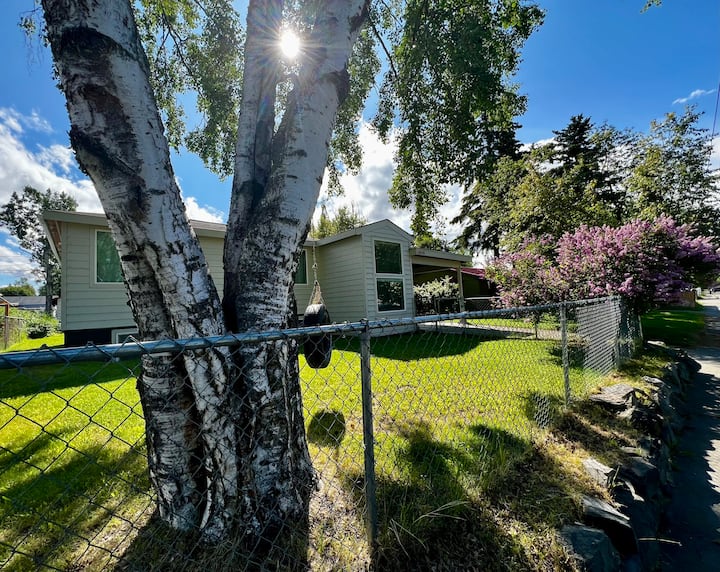 The Little House- Big Style & Entertainment. - 앵커리지