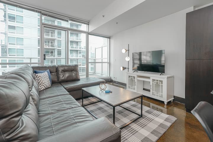 Unbeatable Location - Central Market By 17ave - Calgary