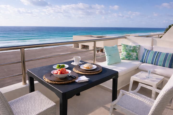 Beachfront Condo | Ocean View + Balcony - Cancún