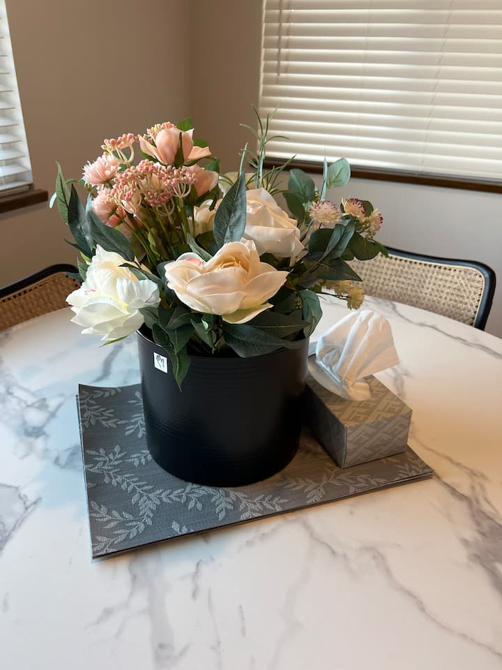 North Burnaby 3 Beds 1 Bath Suite - Burnaby
