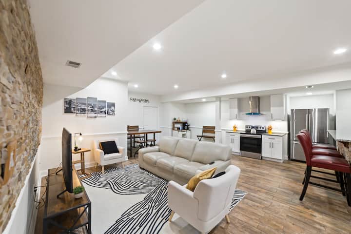 Stylish Escape: Vip Theater/bar. - Sam Farm, Goldvein