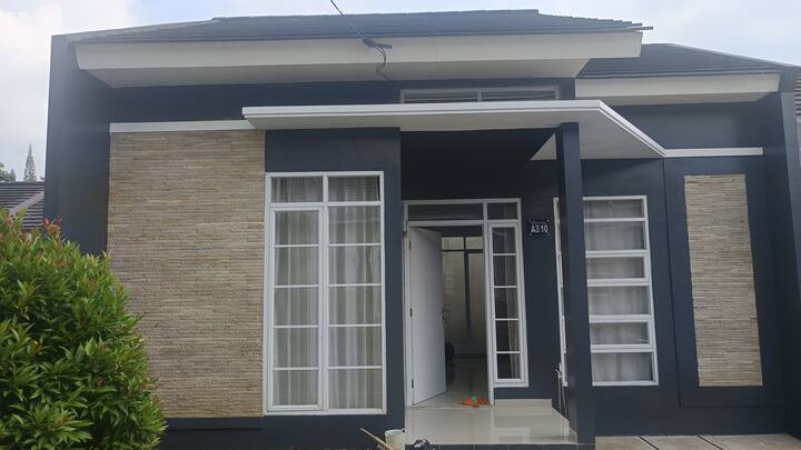Asq Homestay, Rumah Nyaman Di Kaki Gunung Gede - Sukabumi