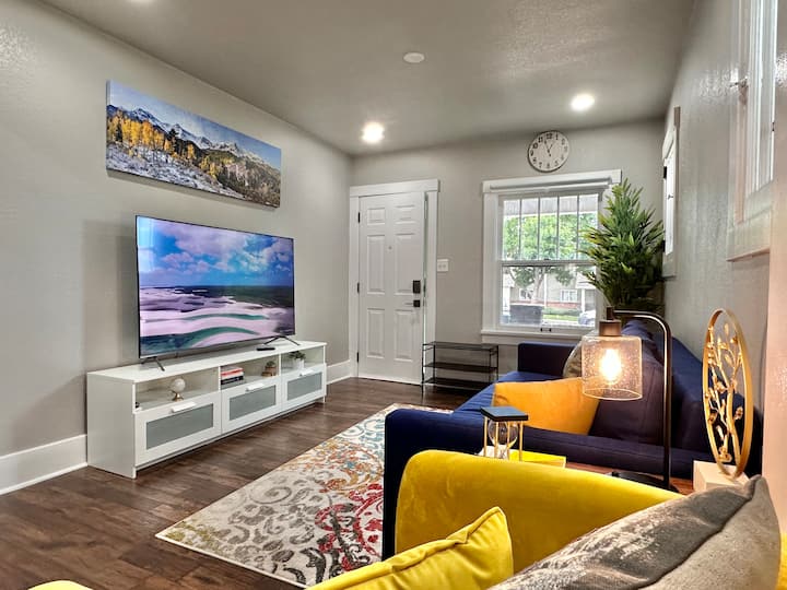 Cozy Modern Retreat Near Downtown Denver - Cherry Creek, CO