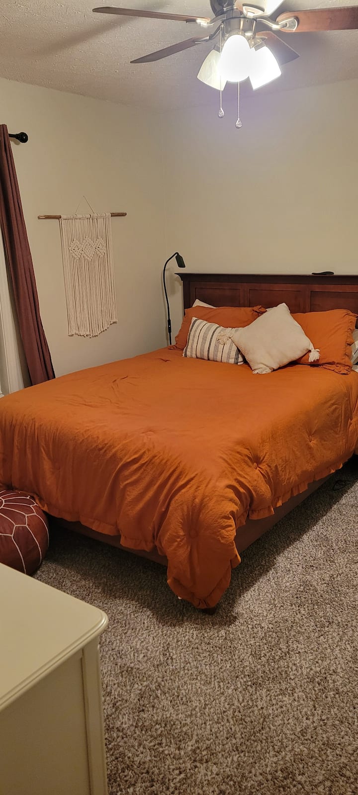 Quiet Room With Private Bathroom - Clarksville, TN