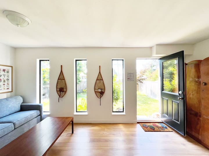 Coastal Nest In Central Gibsons - Gibsons