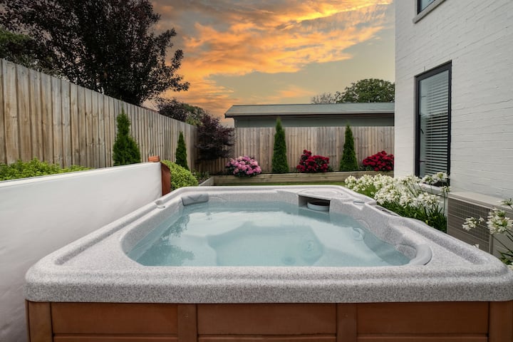 Warm Winter Stay | Spa & Games | Family & Friends - Christchurch