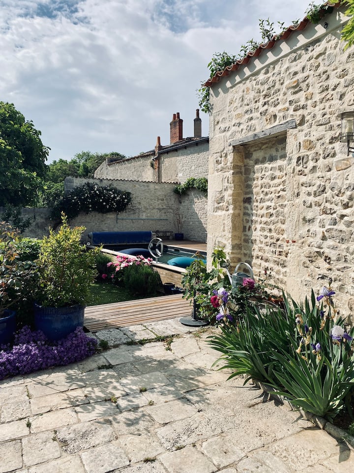 Maison En Centre Ville Avec Piscine - La Rochelle