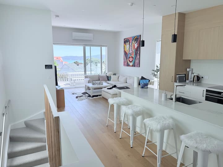 Stunning Executive Family Home! - Waikanae