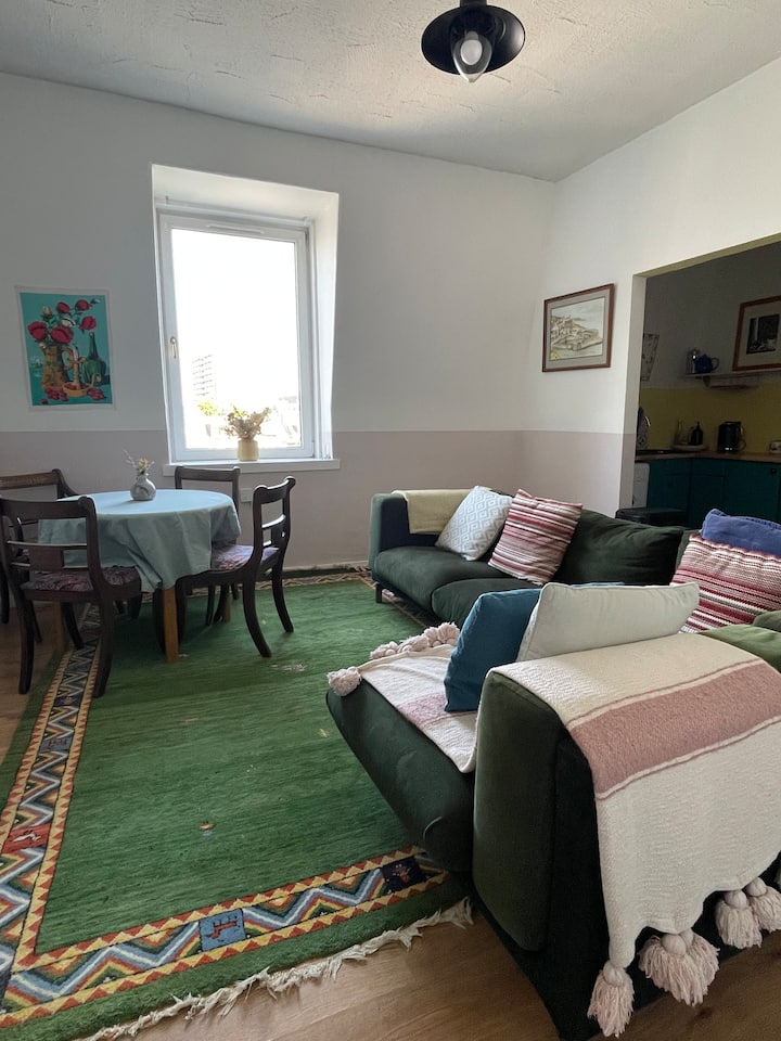 2 Bed 2 Bath Top Floor Apartment In City Centre - Aberdeenshire