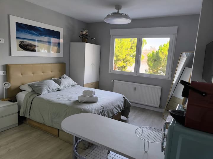 Loft Para Pareja. A 150 Mtrs Del C.c Alcalá Norte - Madrid
