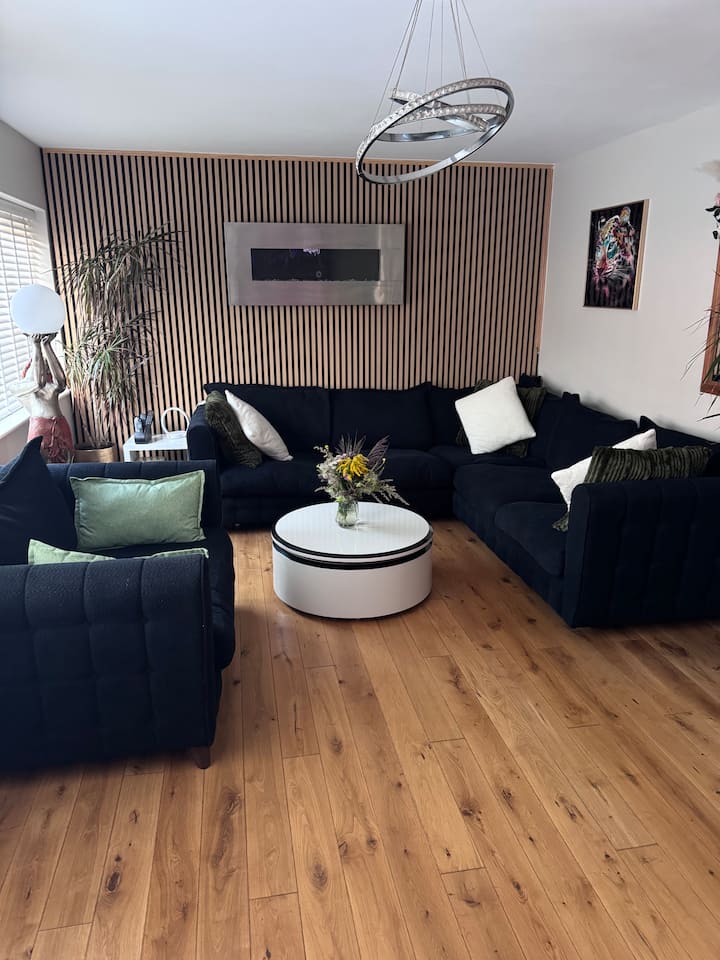 Stylish Home By The Sea Outside Cinema + Hot Tub - Deal