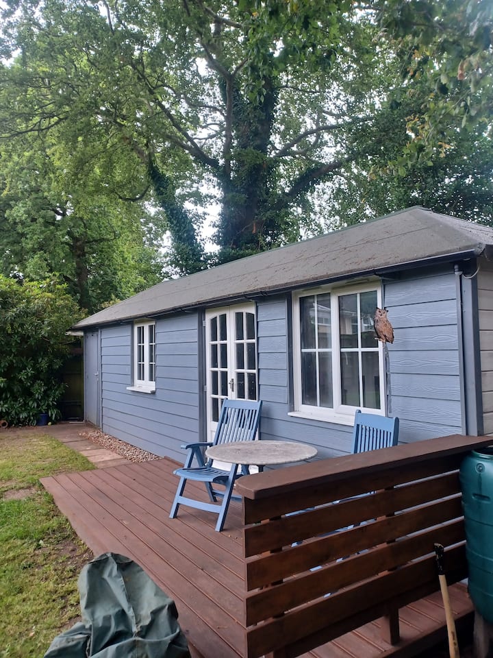 Garden Glamping Cabin Retreat - New Milton