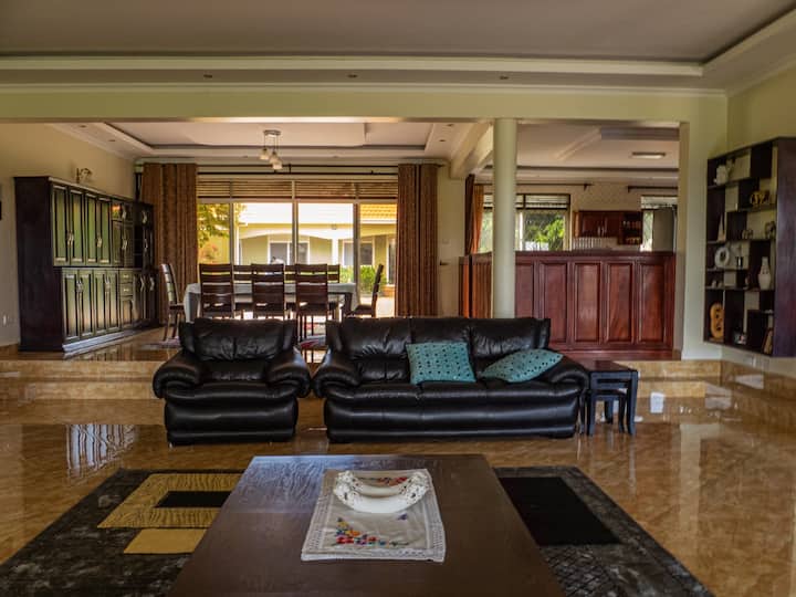 20 Mins To Ziwa Rhino Sanctuary– Butiti Ranch Stay - Uganda
