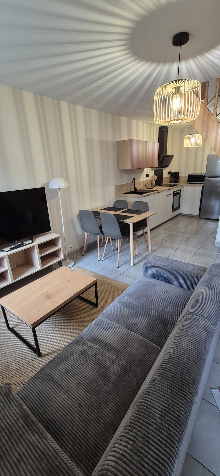 Maison En Pierres Située Dans Le Bourg D'octeville - Cherbourg-Octeville