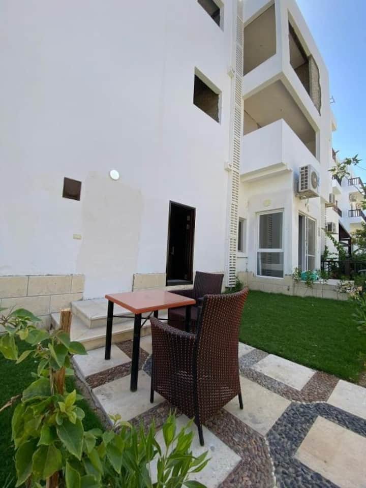 Cozy And Modern Apartment - 