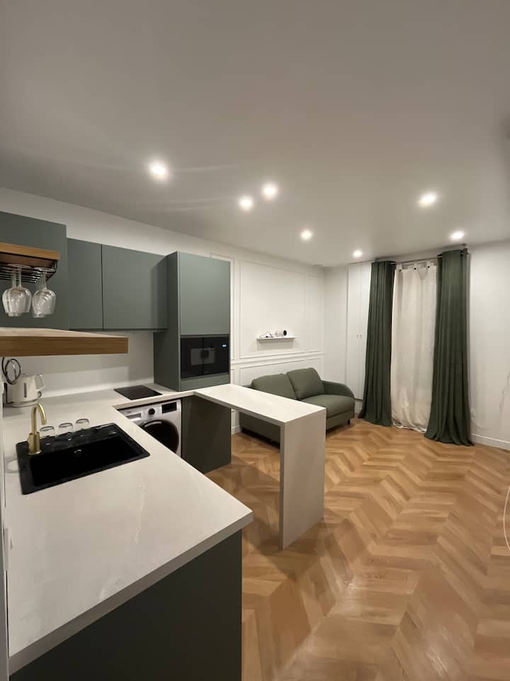 Le Jardin De Simone,  Chic Apt Close To Paris Expo - ibis budget Paris Porte de Vanves