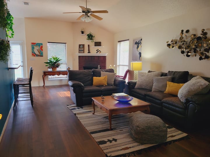 Stylish Private Room With Jacuzzi Near Twu/ Unt - Denton, TX