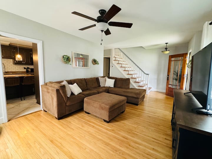 Relax In Grandview Neighborhood - Dubuque, IA