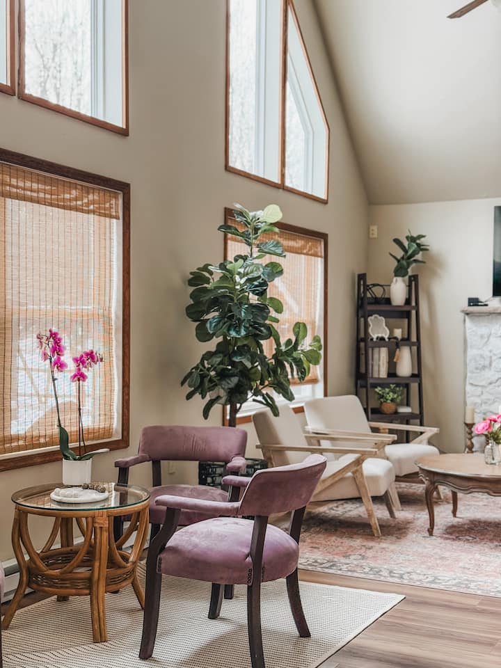 Poconos Chalet | Private Pool | Cozy Fireplace - Lake Harmony, PA