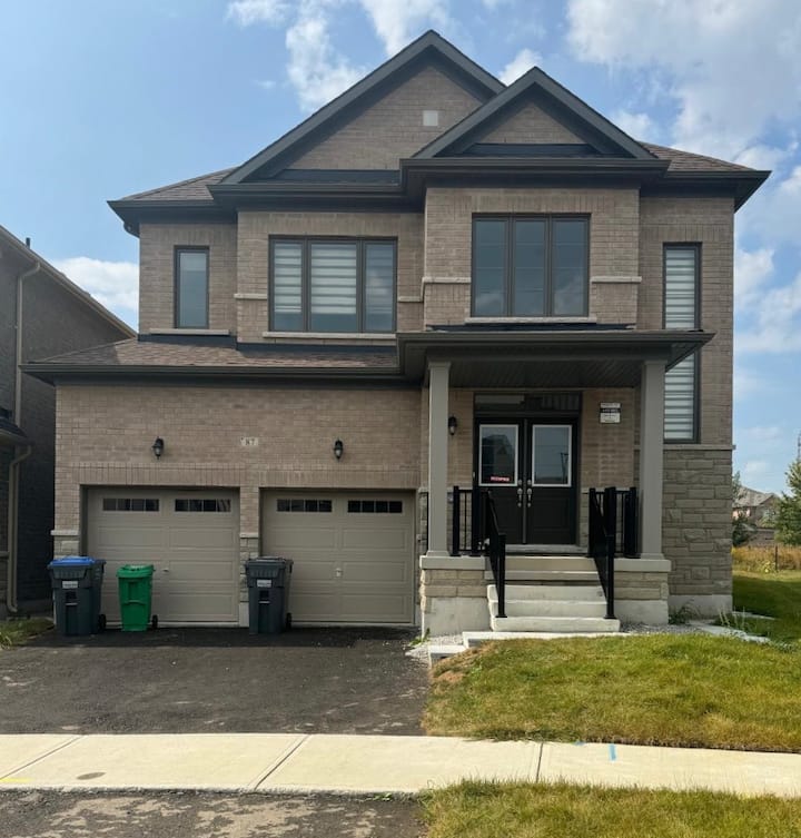 5 Bedroom Family House - Brampton