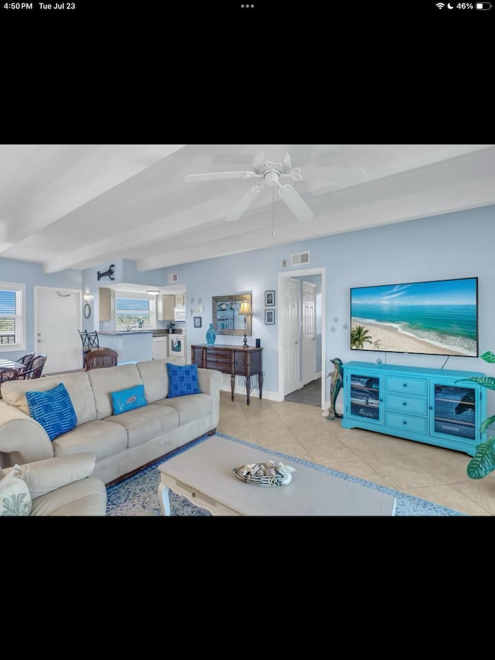 Beachfront 2br Condo W/ Pool - Vero Beach, FL