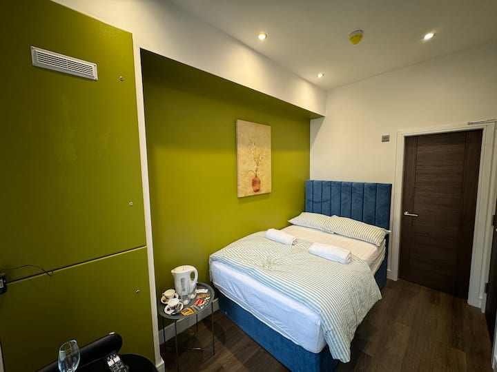 Deluxe Apartment With Jaquzzi Spa Bath - Huddersfield