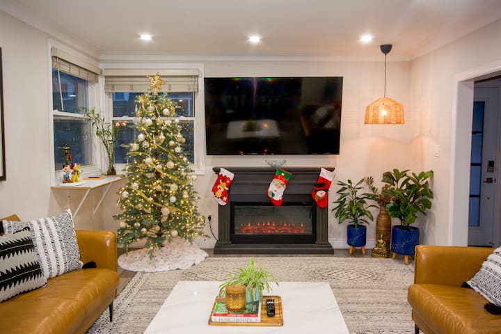 Luxe Family Oasis | Hot Tub & Playground | Near Dt - Toronto