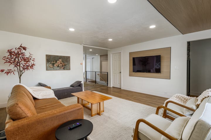 Touchdown Airport To Downtown At The Rose Garden - Salt Lake City, UT