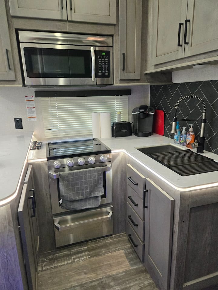 Tranquil Rv Retreat - Your Cozy Getaway! - Bastrop, TX