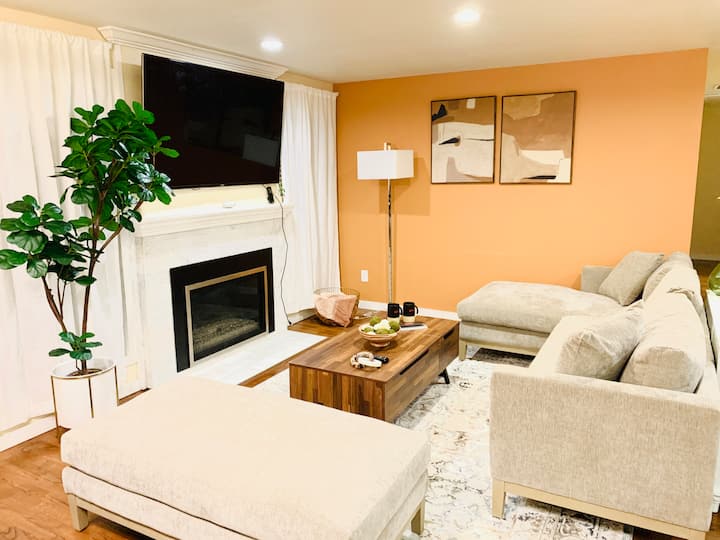 Home In Redmond (Entire House) - Bellevue, WA