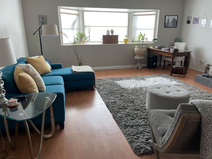 Amy’s Mountain View Retreat Rm 2 - Indio, CA