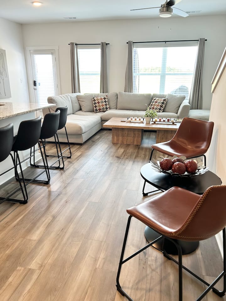 New Modern Townhome- Peaceful And Stylish Stay - Huntsville, AL