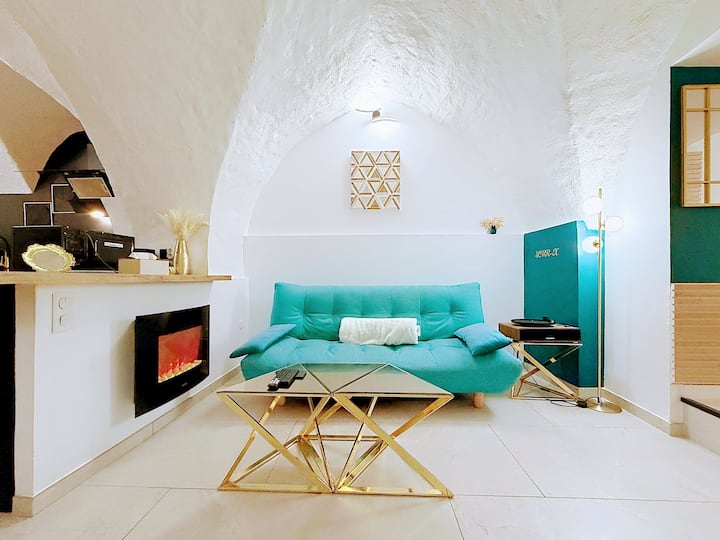 Suite Privée Spa Jacuzzi Sauna - Près Montpellier - Aniane