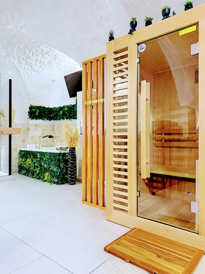 Suite Privée Spa Jacuzzi Sauna - Près Montpellier - Aniane