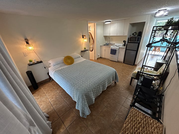 Waikiki Get-away With A/c - Honolulu, HI