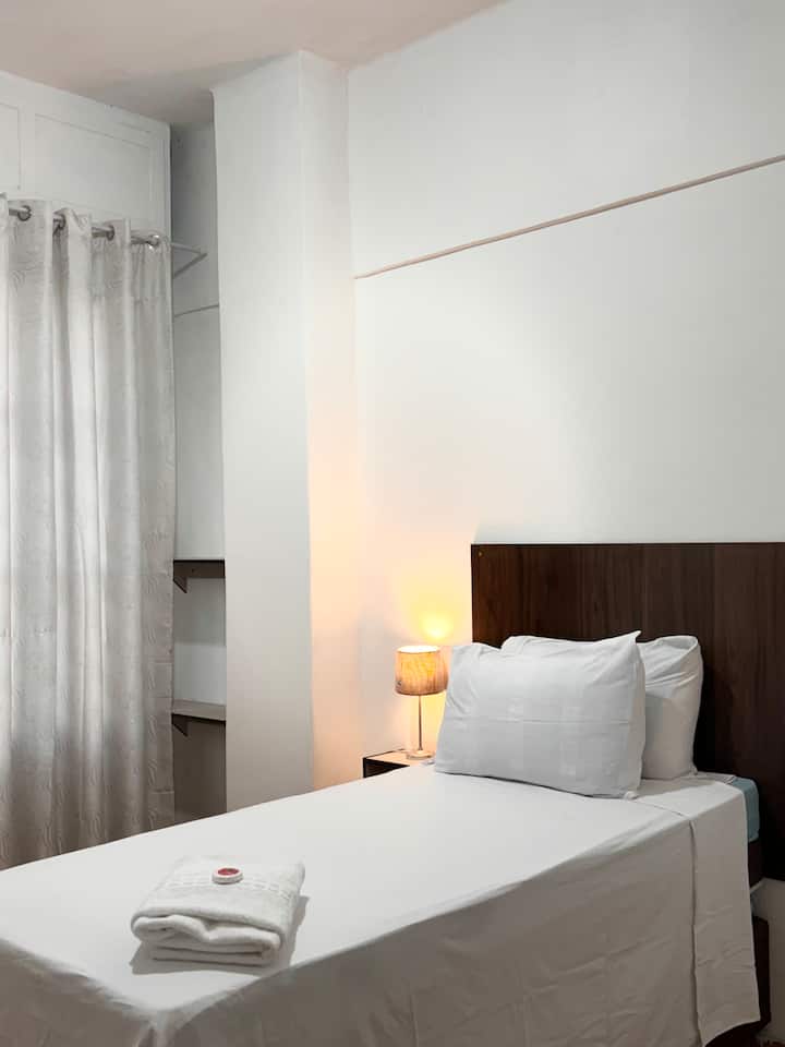 Quarto Manga Com Varanda Centro - Rio de Janeiro, Brezilya