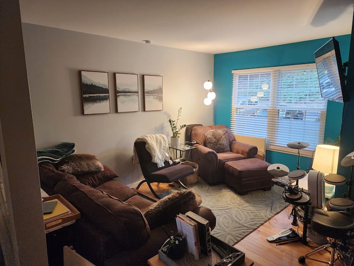 Peaceful Tree-view Townhome (2 Floor, 2 Bed/1.5ba) - Woodbridge, VA