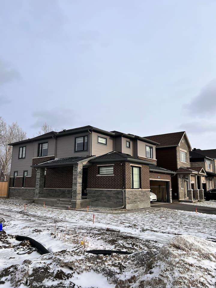 Charming 3 Bedroom House - Kanata - Ottawa