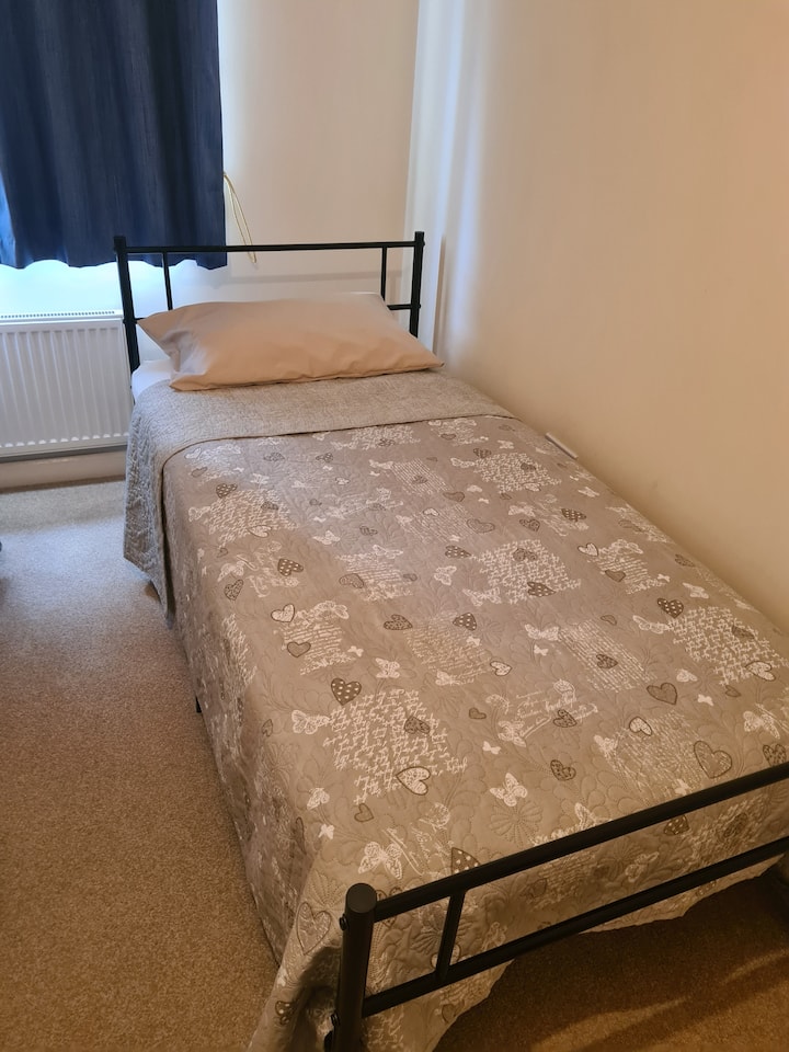 Twin Room Bridgwater House-hpc Worker Location - Bridgwater