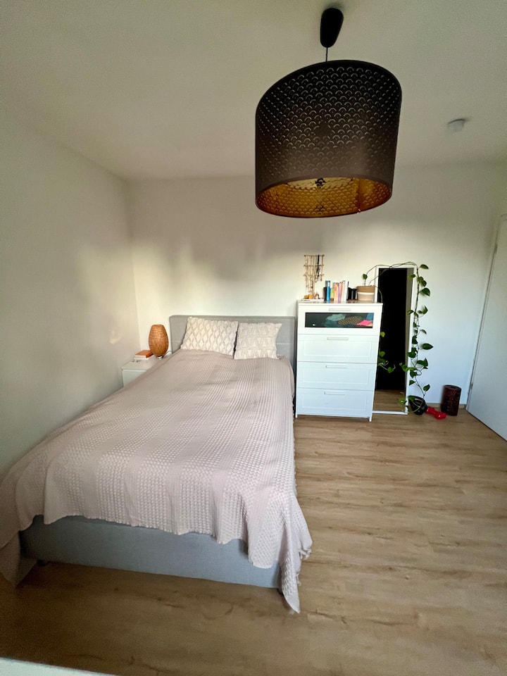 Helle Wohnung Mit Balkon In Benrath - Langenfeld